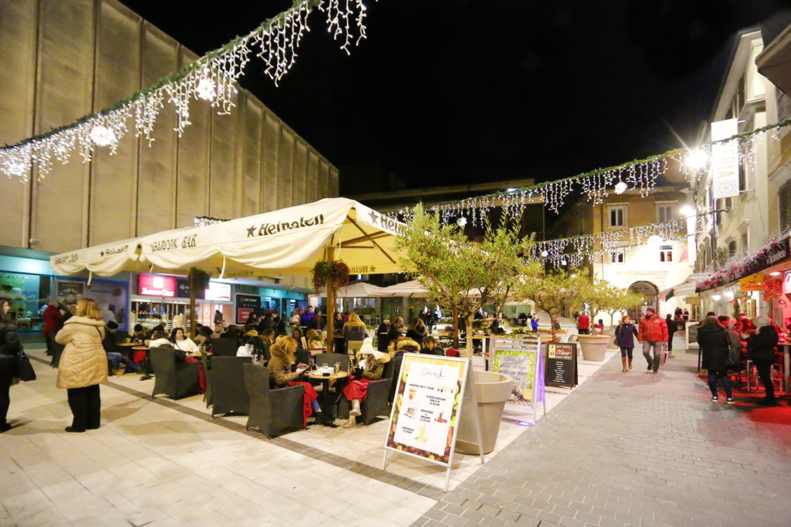 Rijeka Advent: dekorativna rasvjeta i na Pavlinskom trgu, produženo ...