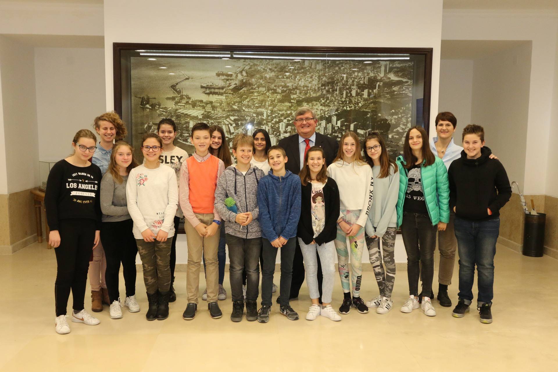 Građanski odgoj uživo – učenici OŠ Nikola Tesla s pitanjima po odgovore ...