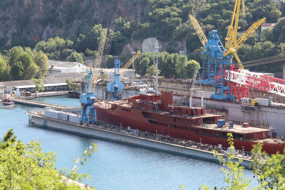 Brod "Galeb“ otegljen u kraljevičko brodogradlište gdje će se nastaviti ...