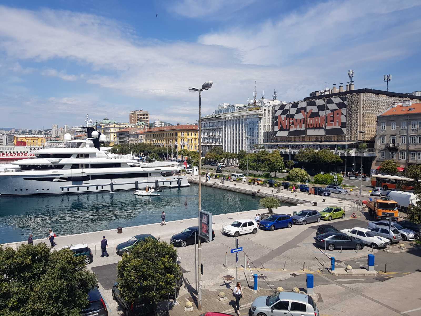 Nova okretna kamera koja slikom pokriva riječku luku i ulicu Riva ...