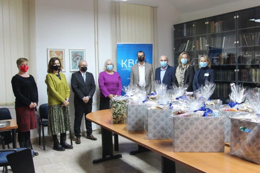 Predstavnici Grada Rijeke uoči Božića posjetili djelatnike KBC-a Rijeka ...