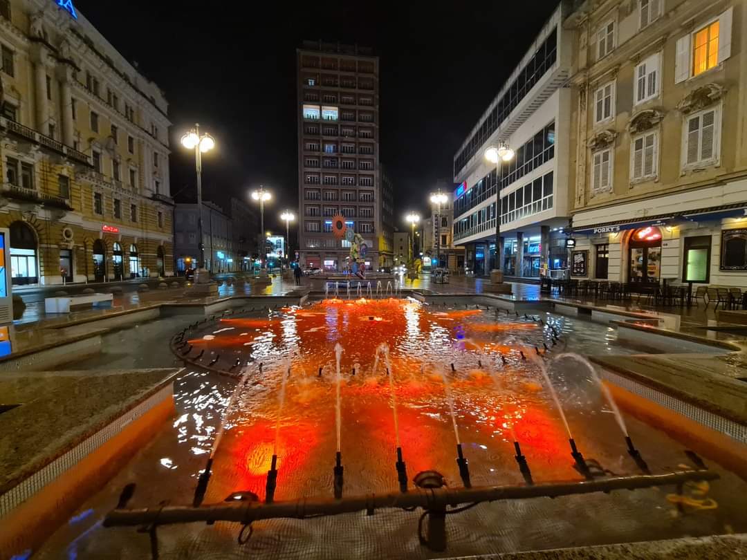 Riječke znamenitosti u crvenom povodom Svjetskog dana sepse – Grad Rijeka