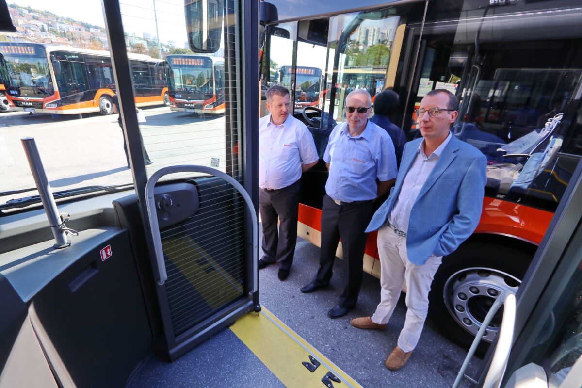 Predstavljeno 14 novih autobusa Autotroleja nabavljenih EU sredstvima ...