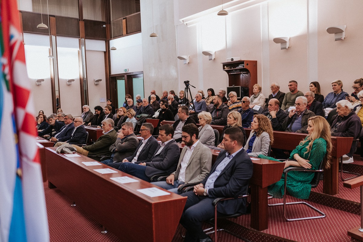 Razgovor o srpsko-hrvatskim odnosima u riječkoj Gradskoj vijećnici ... Razgovor o srpsko-hrvatskim odnosima u riječkoj Gradskoj vijećnici ...