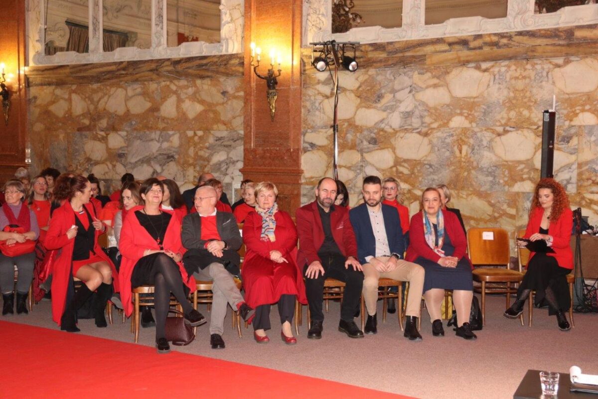 Obilježen Svjetski dan crvenih haljina – Grad Rijeka