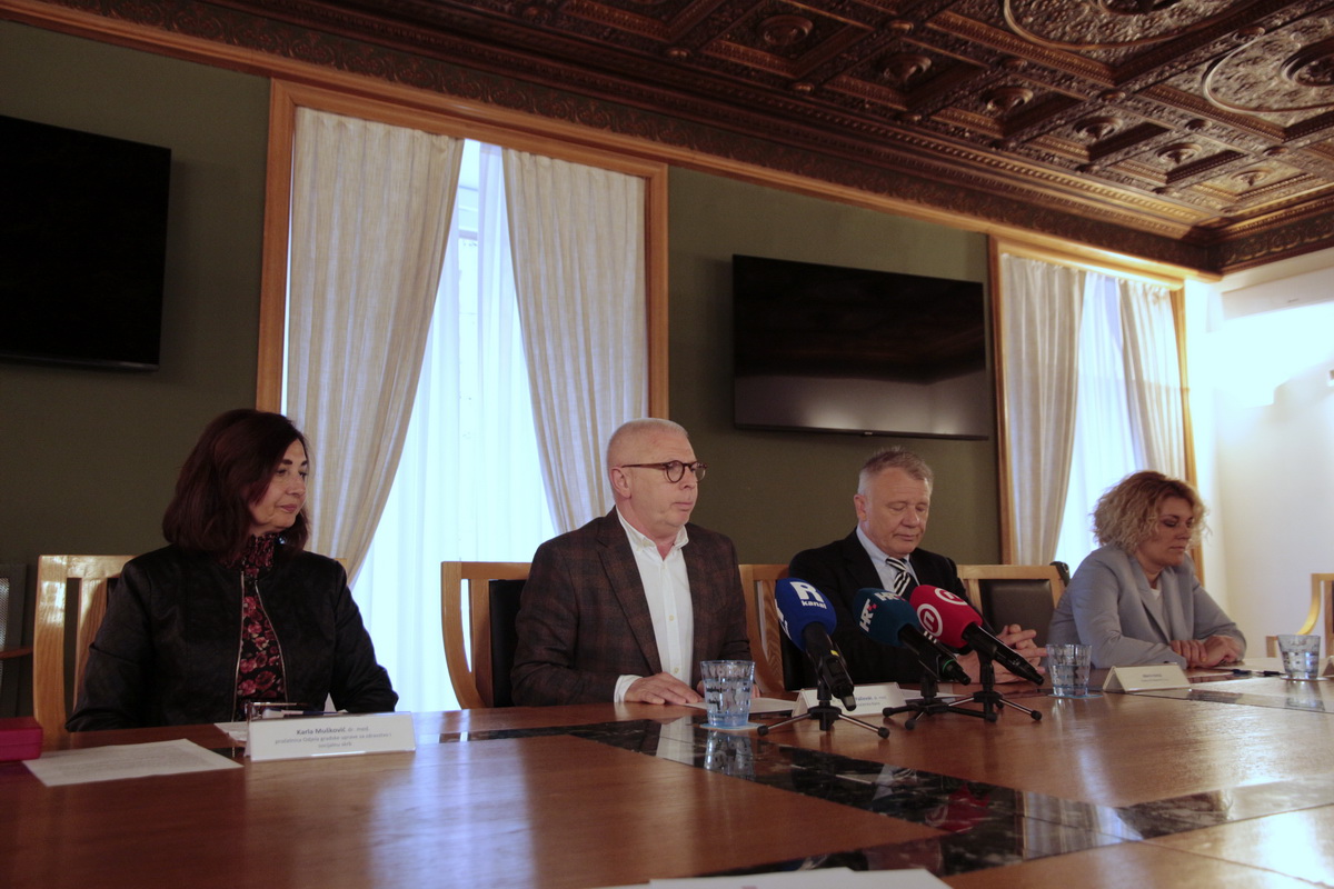 Kreće pilot-projekt besplatnog prijevoza onkoloških bolesnika na terapiju u KBC Rijeka – Grad Rijeka