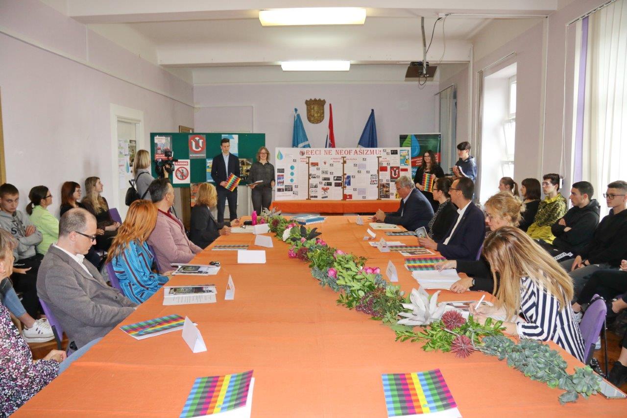 U Prirodoslovnoj i grafičkoj školi održan okrugli stol na temu „Reci NE neofašizmu!“ – Grad Rijeka