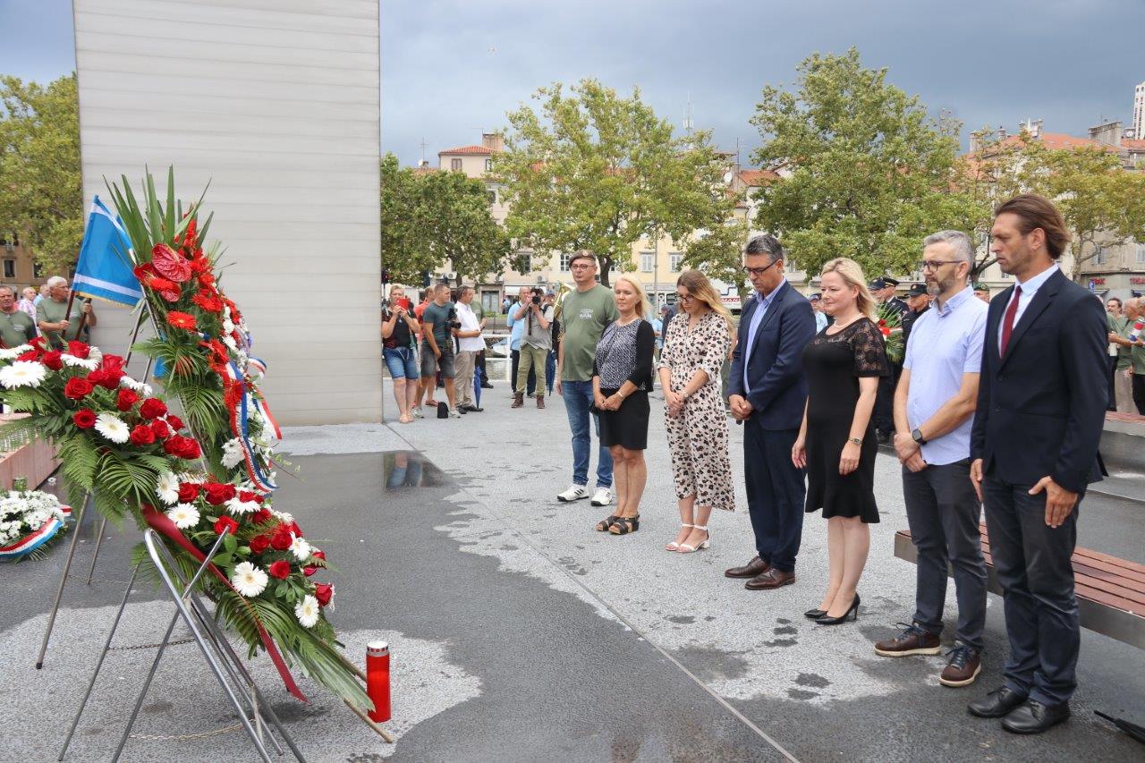 Polaganjem vijenaca i prigodnim programom obilježen Dan pobjede i domovinske zahvalnosti i Dan ...
