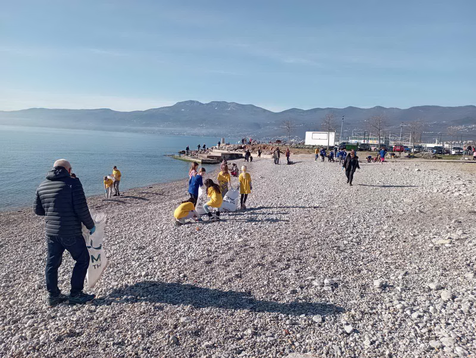 U sklopu eko akcije organizirano čišćenje plaže Igralište za Kantridi ...