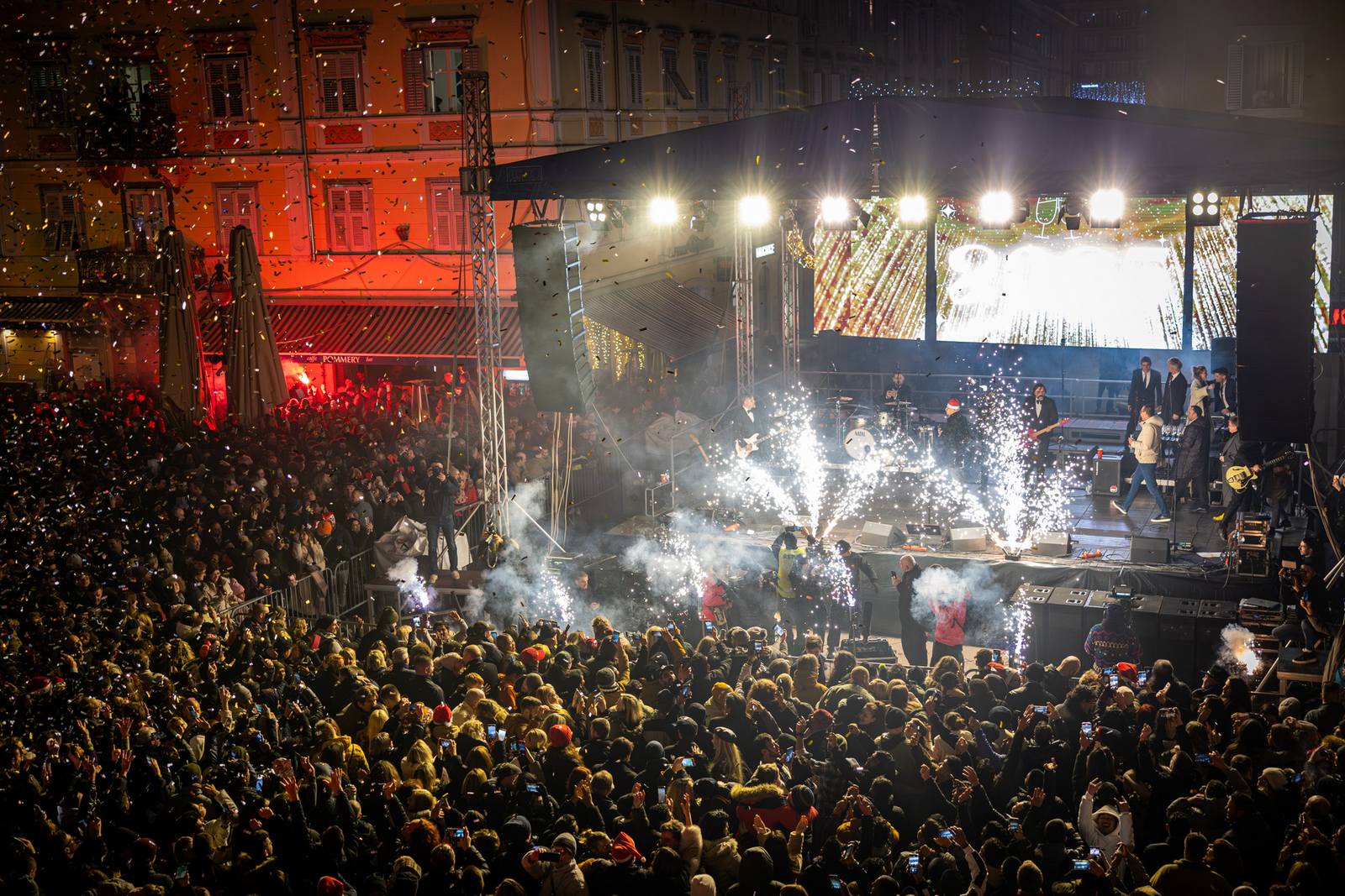 Uz ples i veselje proslavljen doček Nove godine na Korzu – Grad Rijeka
