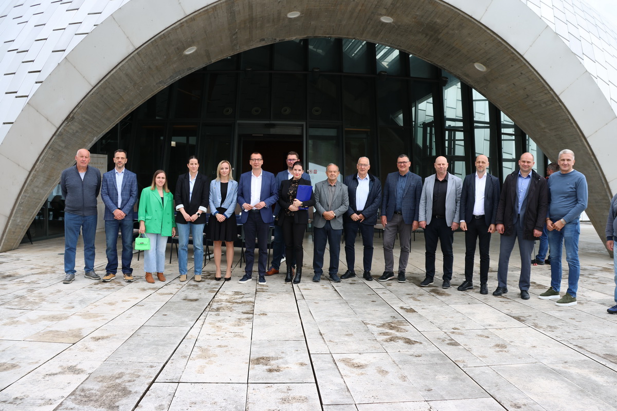Potpisani ugovori o izgradnji nove ceste za pristup Islamskom centru i ostalim sadržajima – Grad ...