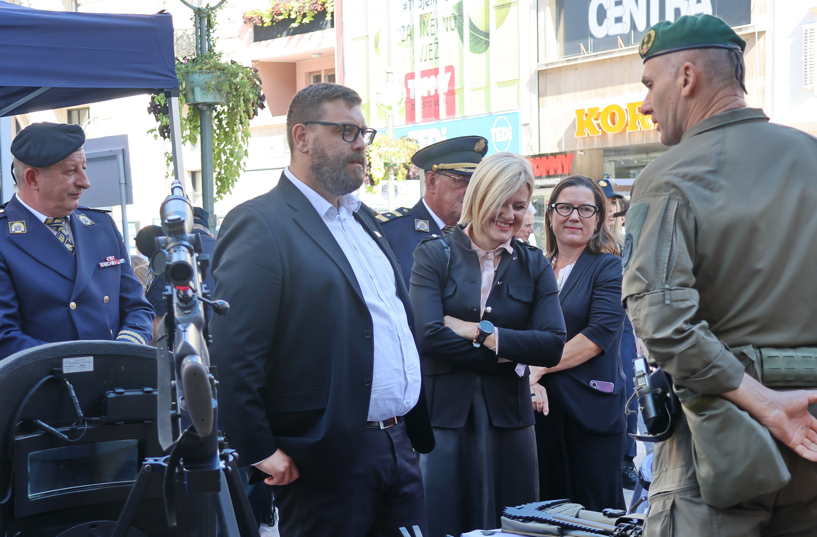 Dan policije i blagdan sv. Mihovila obilježen druženjem s građanima na Korzu – Grad Rijeka